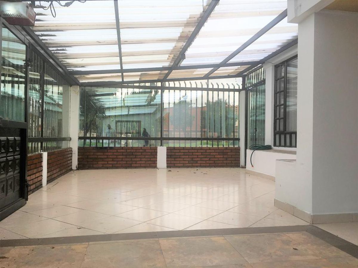 Casa en venta en Modelia, Bogotá - 2 Habitaciones, 360m2